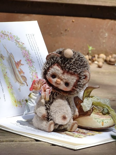 Hedgehog Ghek by Svetlana Bordner - Bear Pile