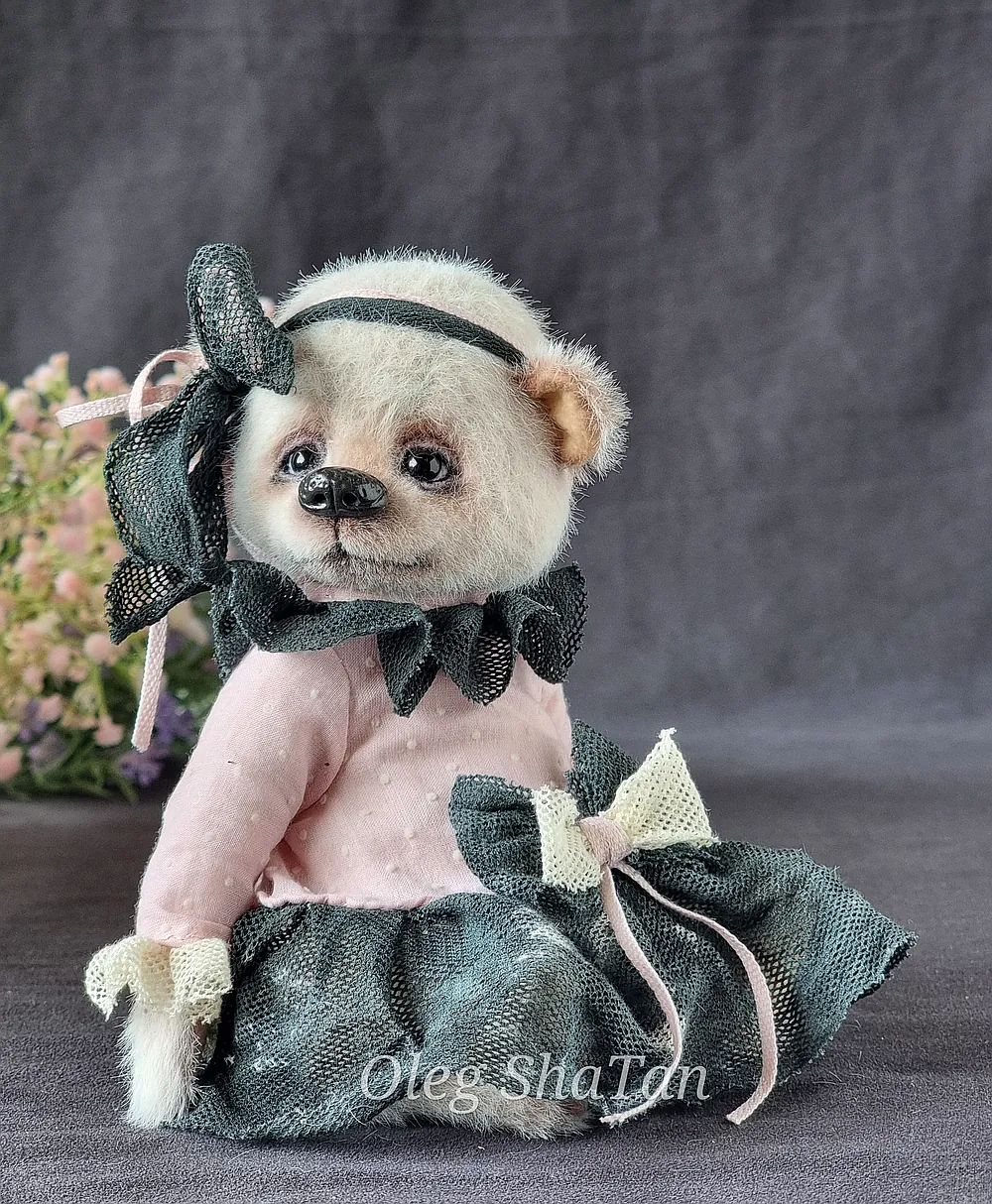 Dusya by Oleg ShaTan - Bear Pile