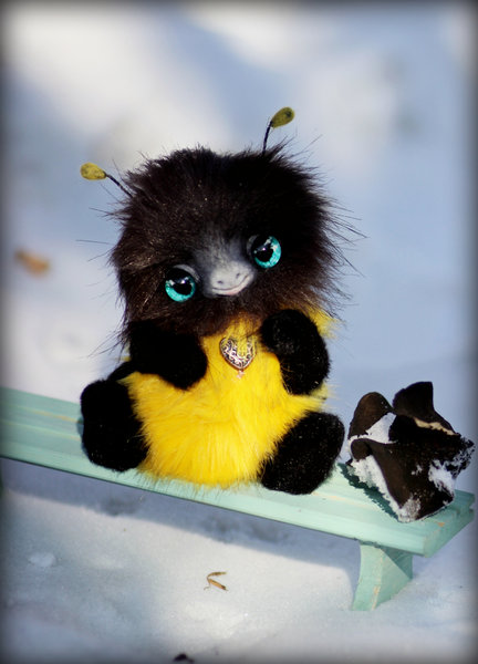 Fantasy bee Didi by Natasha Leushina - Bear Pile