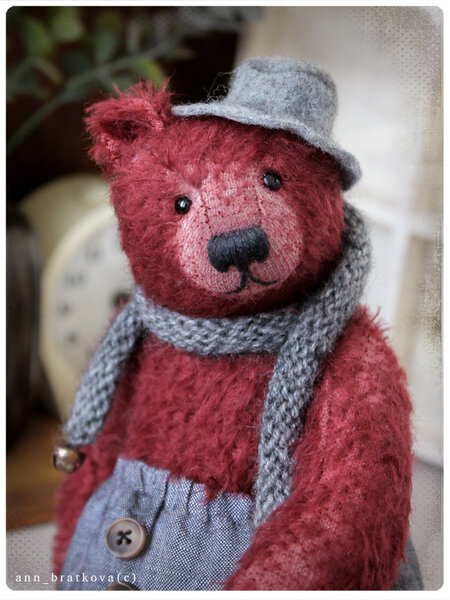 Reddy by Anna Bratkova - Bear Pile