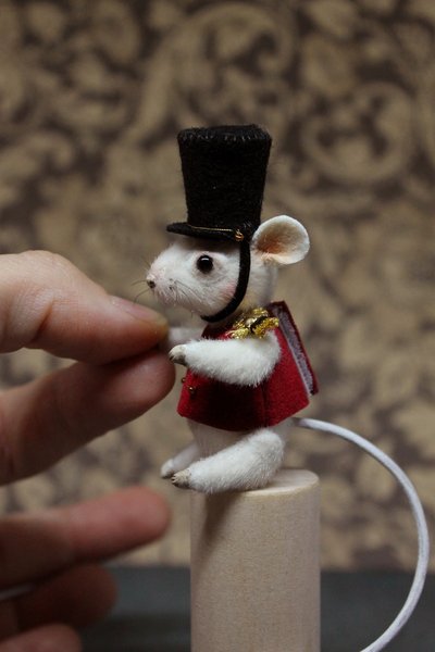 Baby mouse Nutcracker by Marina Blakytna - Bear Pile
