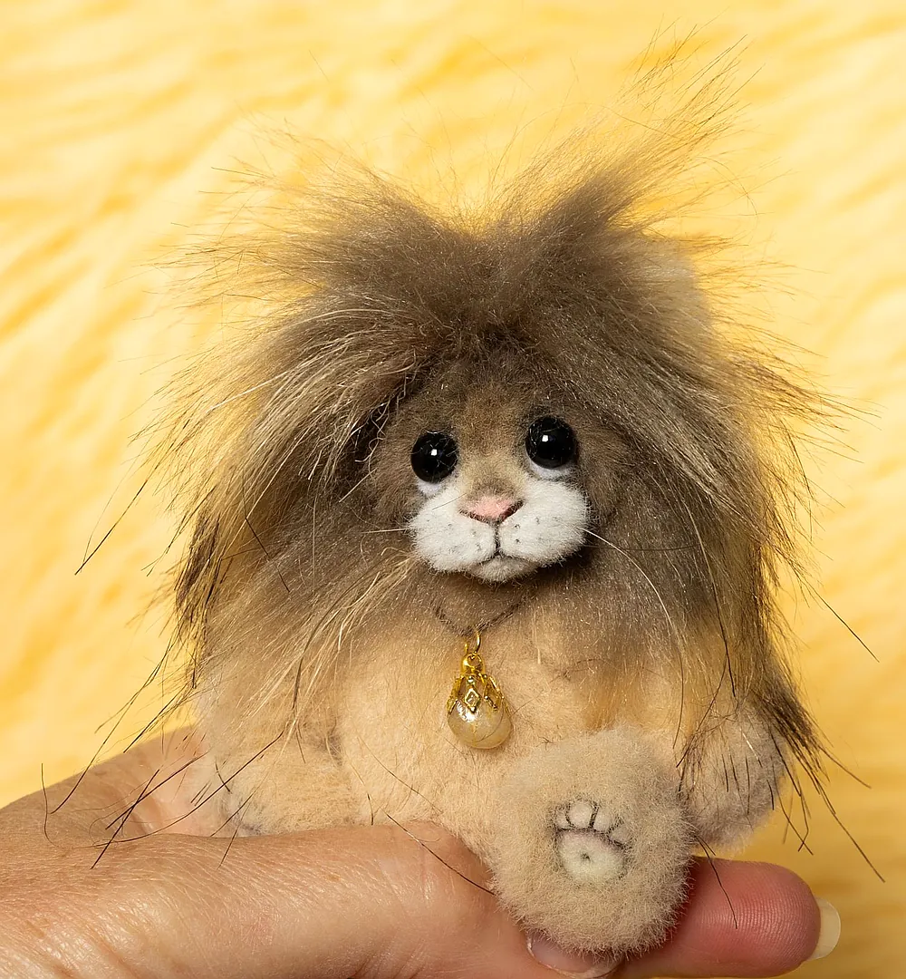 Lancelot Lion by Jo Symon - Joxy Bears - Bear Pile