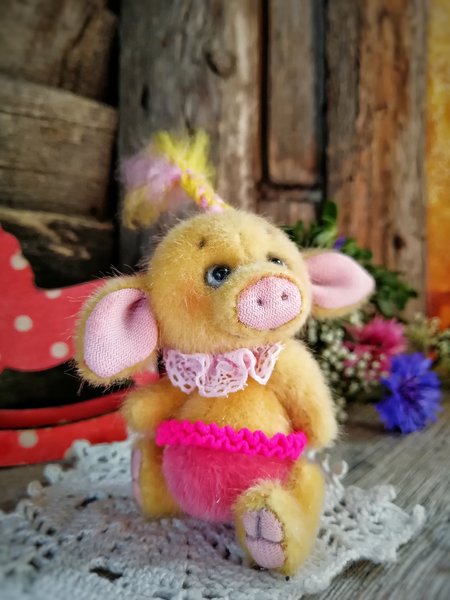 Funny pig Zozo by Olga MASLOVA - Bear Pile