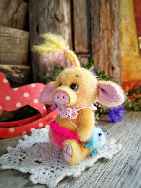 Funny pig Zozo by Olga MASLOVA - Bear Pile