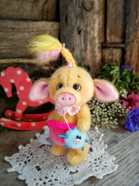 Funny pig Zozo by Olga MASLOVA - Bear Pile
