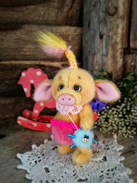 Funny pig Zozo by Olga MASLOVA - Bear Pile