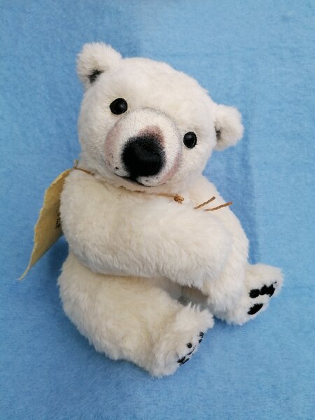 Polar bear by Niina Kanai Bear Pile